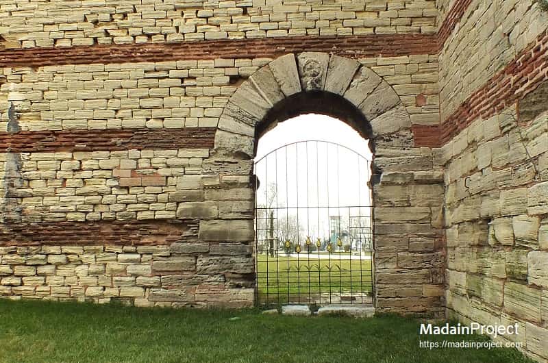 Theodosian Walls - Madain Project (en)