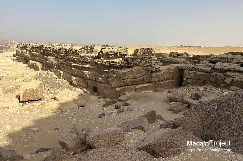 Pyramid Complex of Menkaure - Madain Project (en)